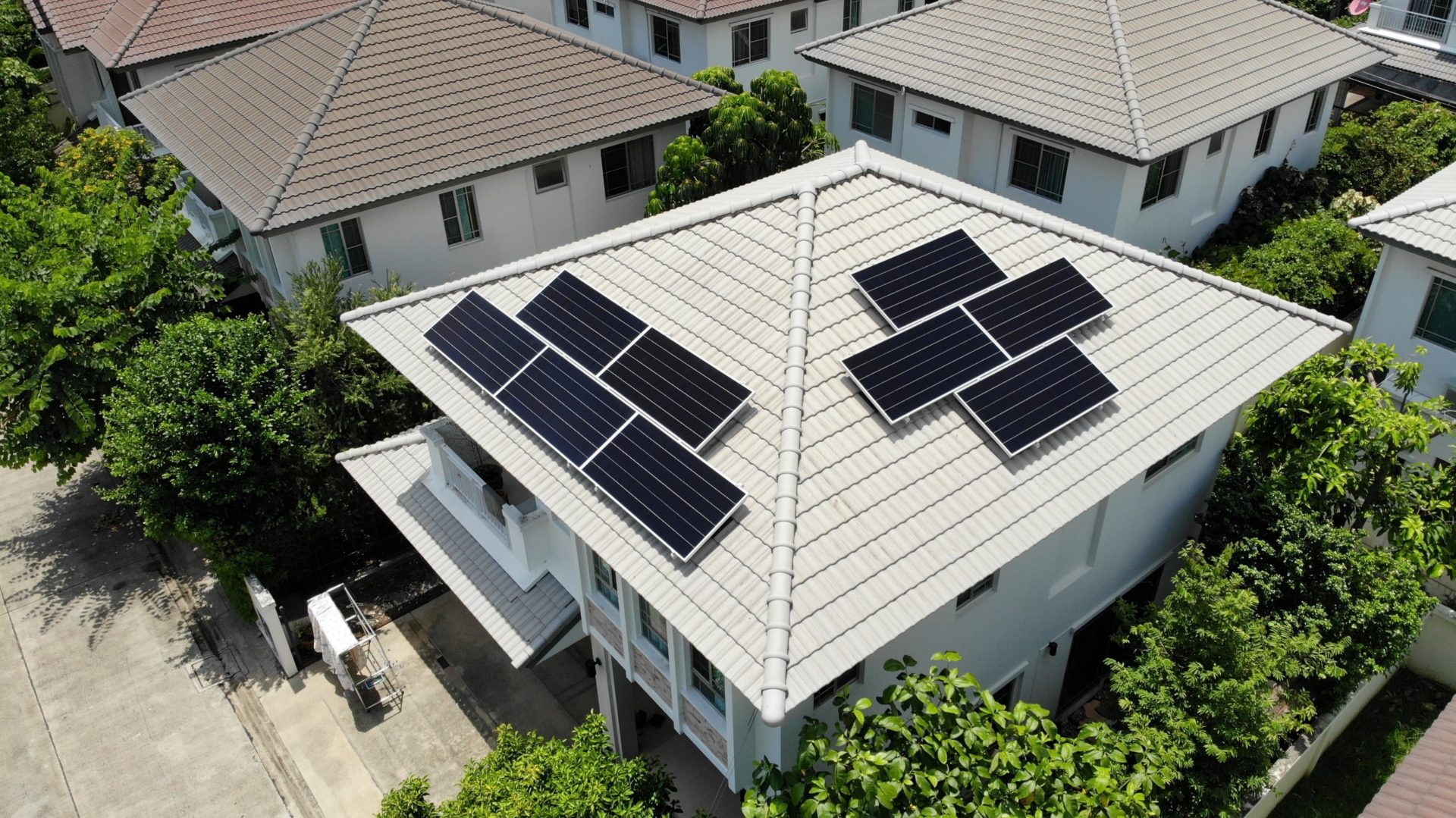 10 เหตุผลที่ควรติดโซลาร์ กับ SCG Solar Roof Solutions - BT beartai