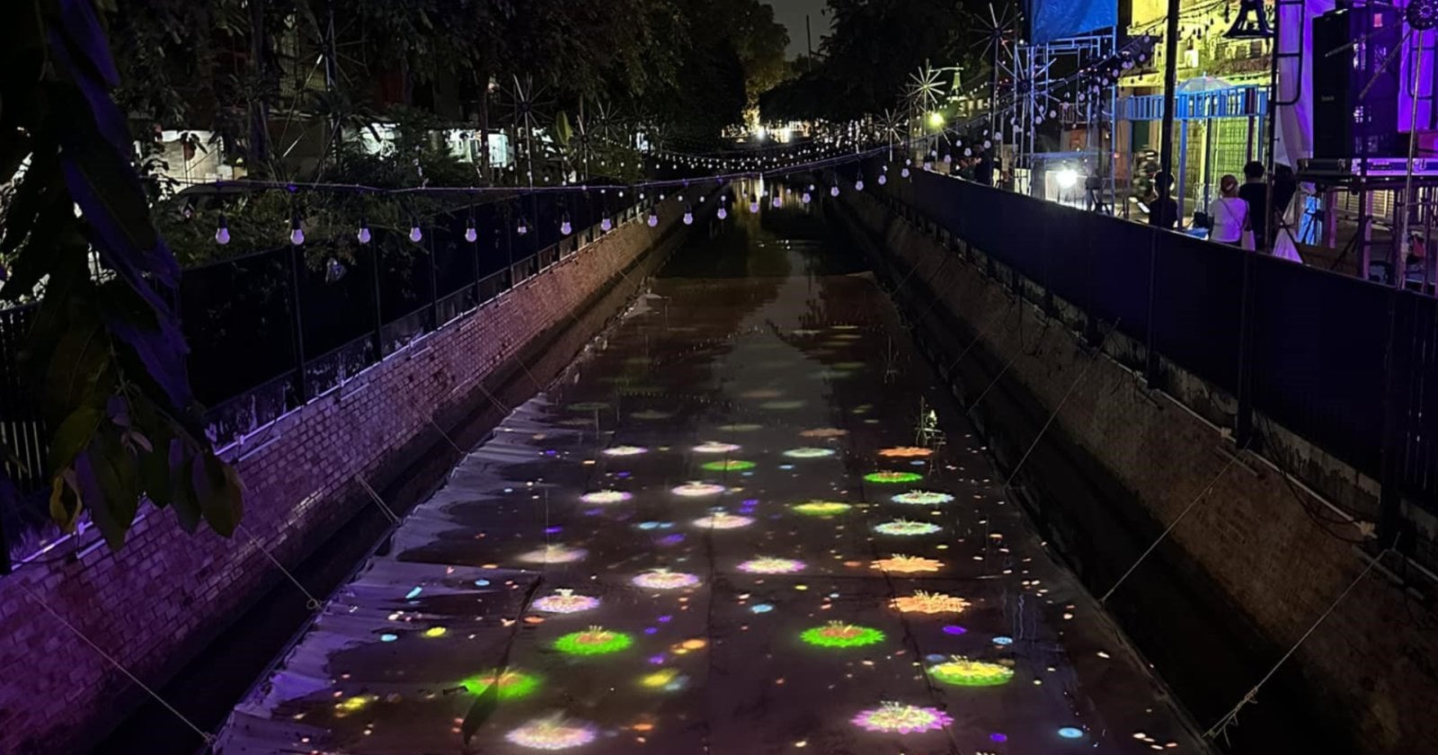 กทม. ชวน 'ลอยกระทงดิจิทัล' ที่คลองโอ่งอ่าง ลดขยะในแม่น้ำ เน้นรักษ์โลก ...