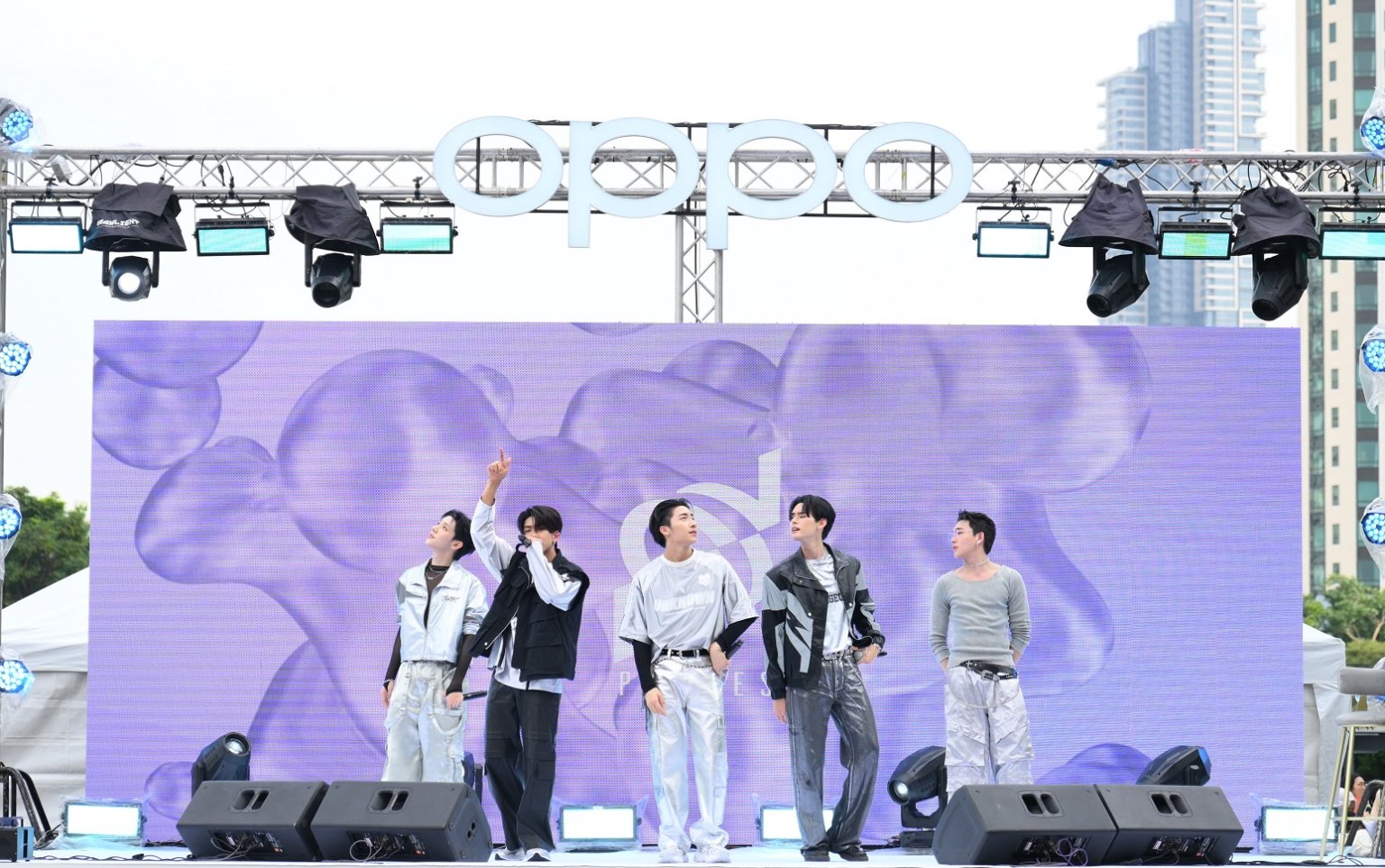 OPPO พาศิลปินเกาหลี “BSS” มอบความสุขให้ลูกค้าเจ้าของ AI Phone เครื่อง ...