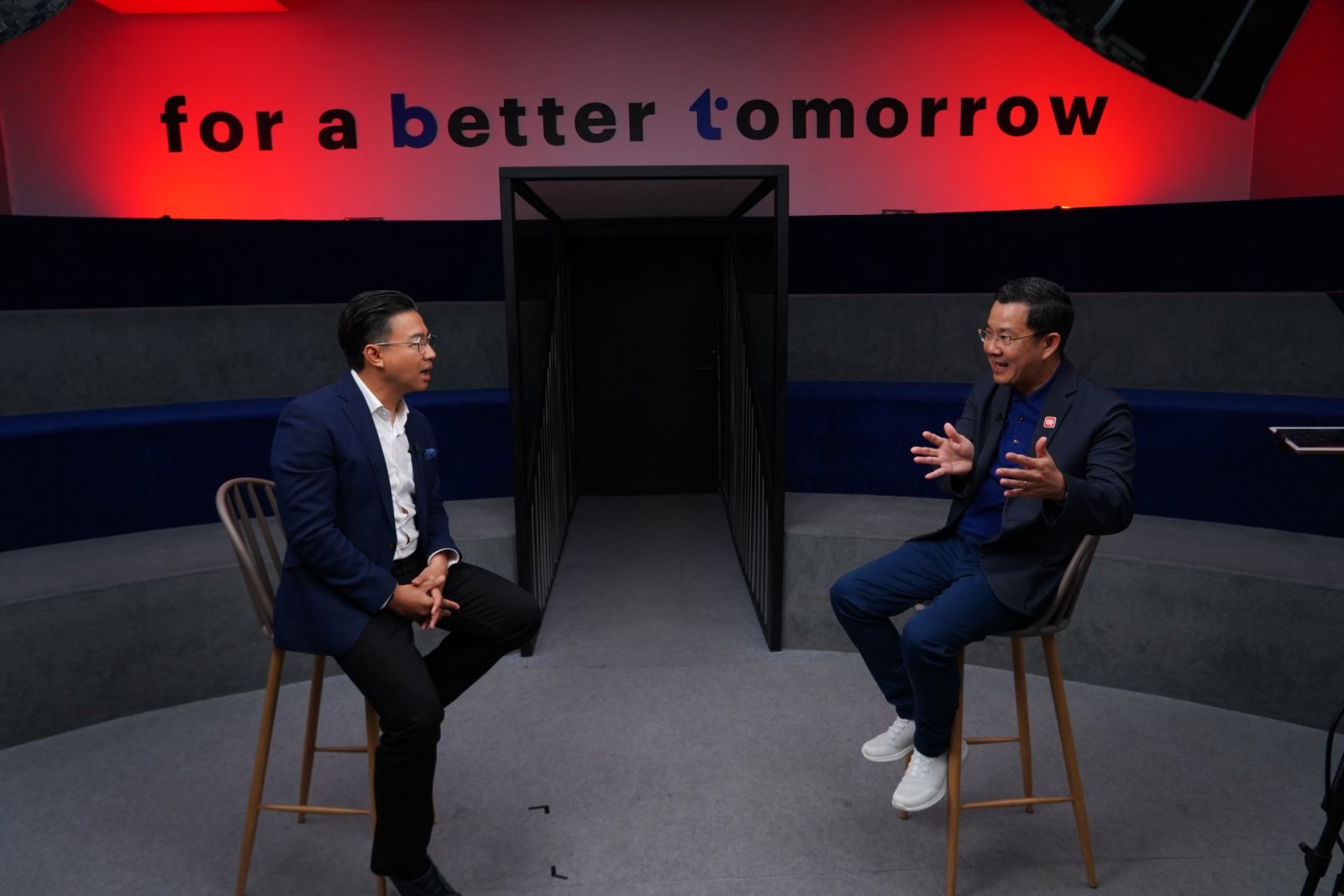 50 แล้วไง ? เริ่มธุรกิจโซลาร์เซลล์ในวัยเก๋าช้าไปไหม ? | CEO2CEO X ...