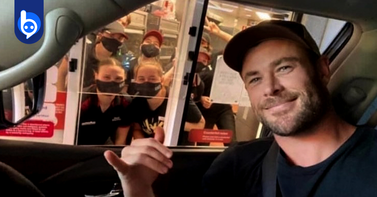 พนักงาน KFC สุดเซอร์ไพรส์เมื่อเจอ คริส เฮมส์เวิร์ธ มาซื้ออาหารที่ร้าน ...